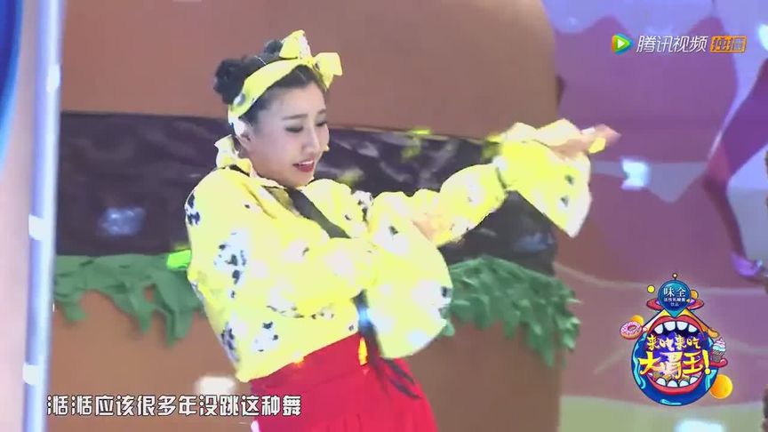 辣眼睛:这是真的闻鸡起舞!伪娘团小妖直接爬上了钢管