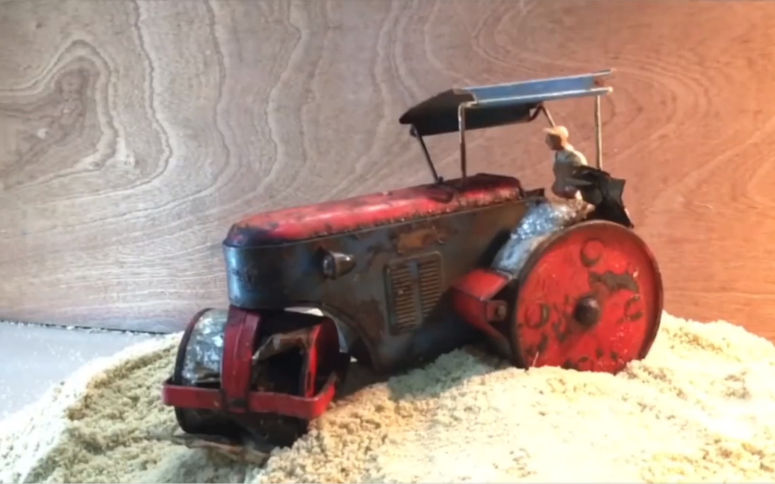 1950年法国发条模型压路机,修复后值得收藏。