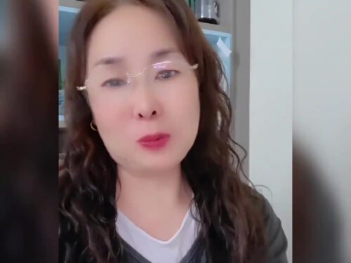 女子感觉好像哪不对呢,她上完厕所保安却说她手机落马桶上