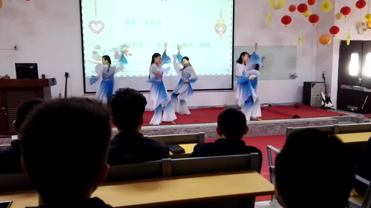 部门会议,中场表演。富士康