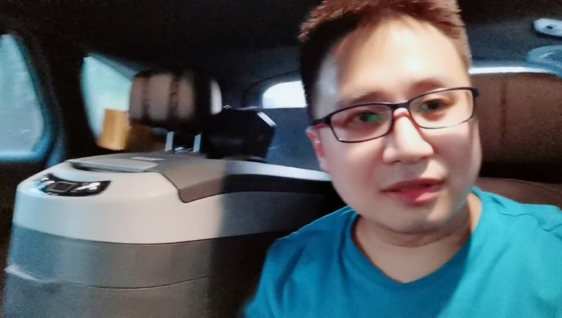 【自驾装备】实测奔驰合作的车载冰箱品牌,冻2升冰红茶要多久?