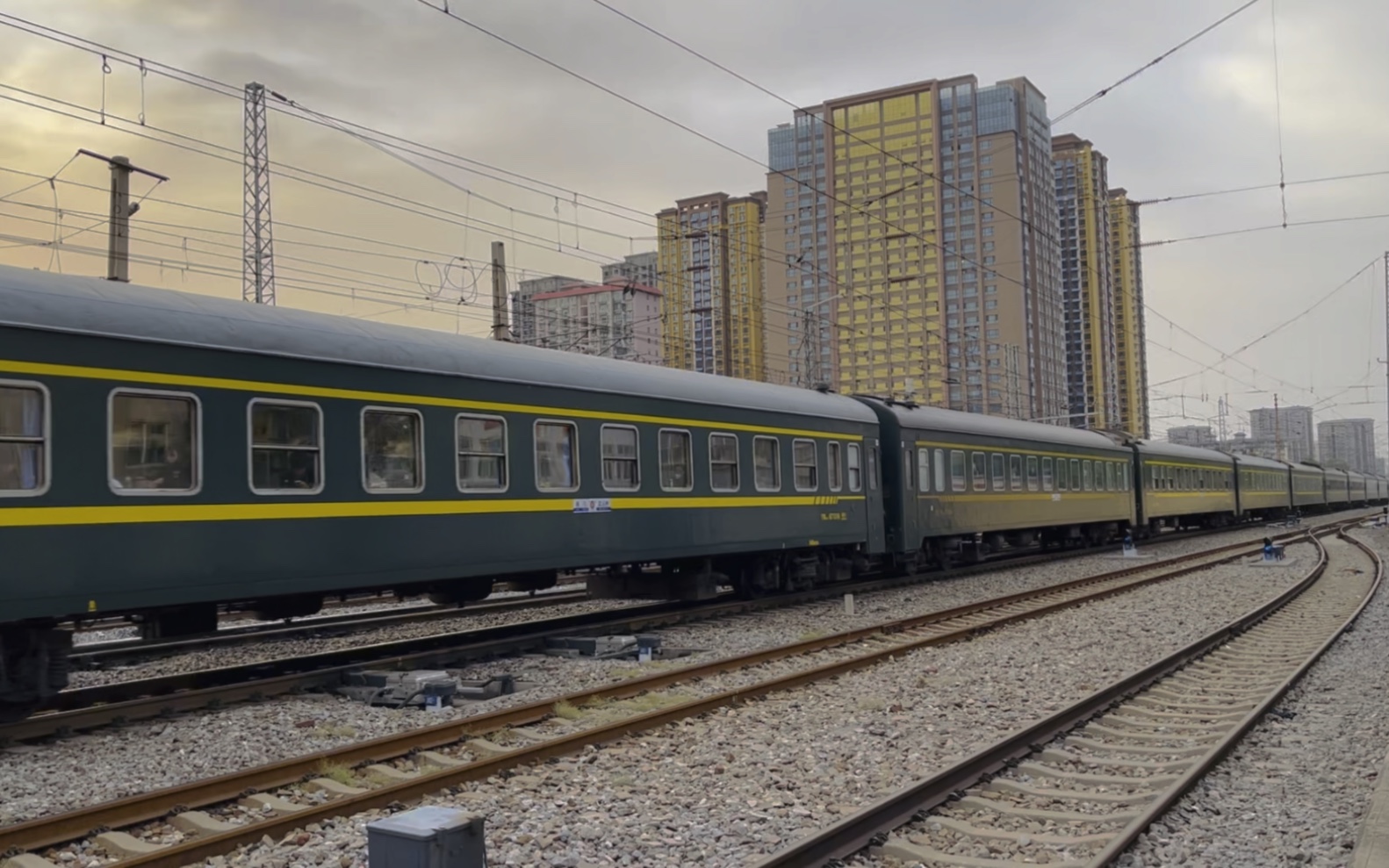 T167次列车进邯郸站