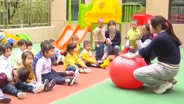 广东修改计生条例:子女3周岁内父母每年各享受10日育儿假