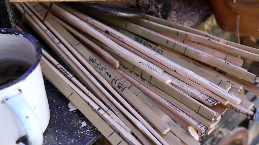 农村老木匠工具,有墨斗、尺子、锉子、锯等,你见过吗?