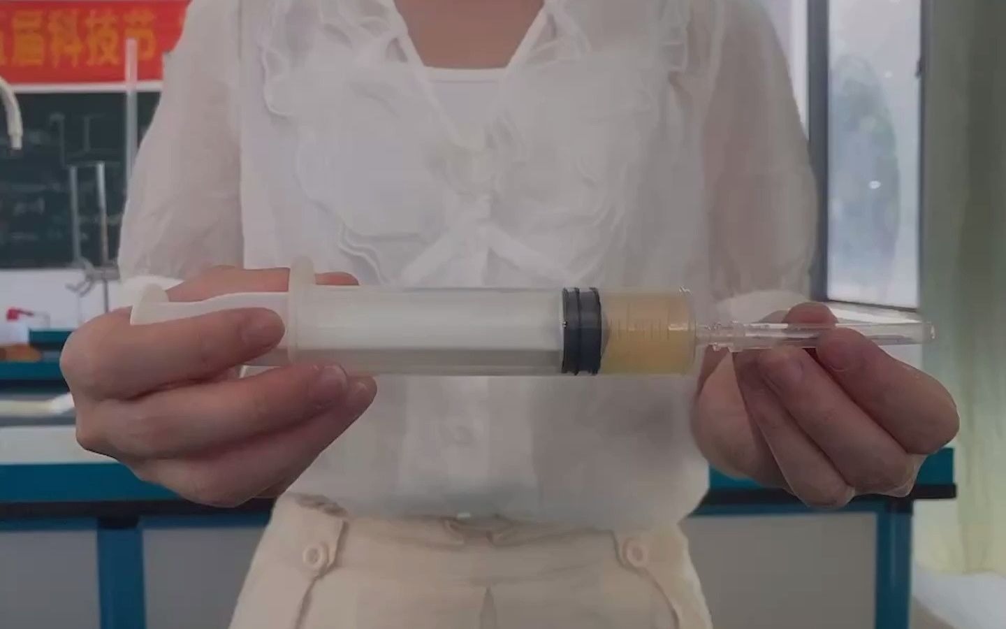 微型实验验证二氧化氮与水反应的产物