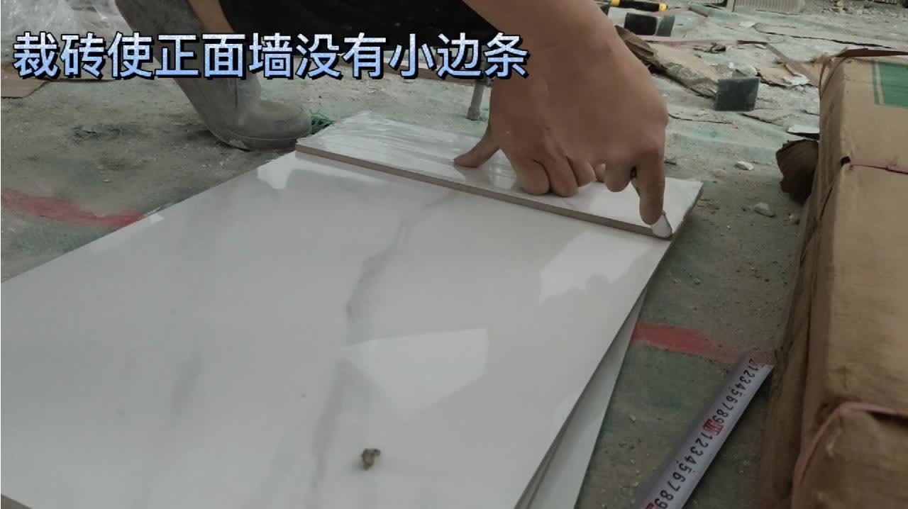 贴砖,虽说是苦力活但每一步都要计算好才能使工作效率提高