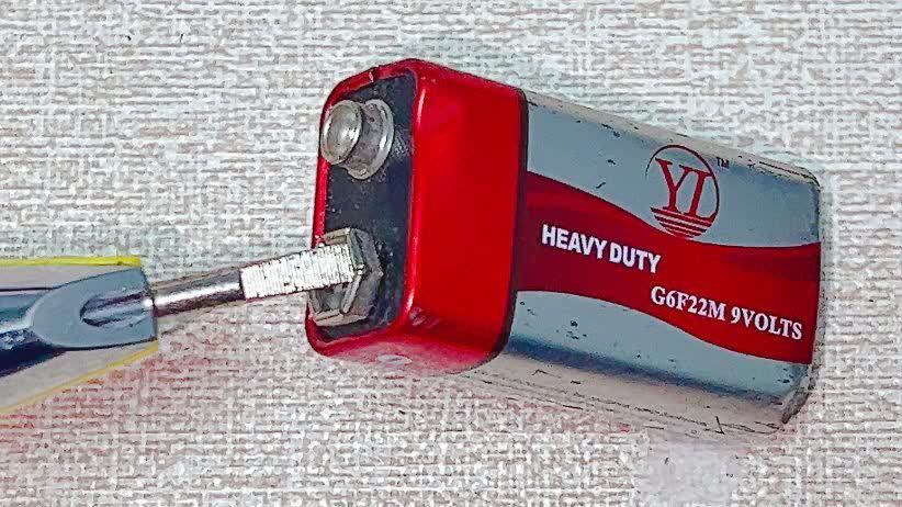 9V电池没有标识,分不清正负极,教你2个好方法,简单.