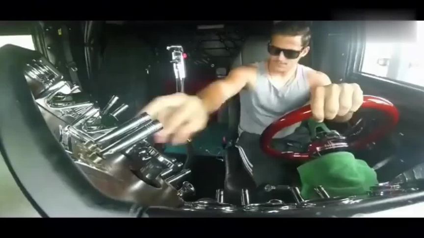驾驶一辆13档变速箱的卡车!看看司机是怎么换挡的
