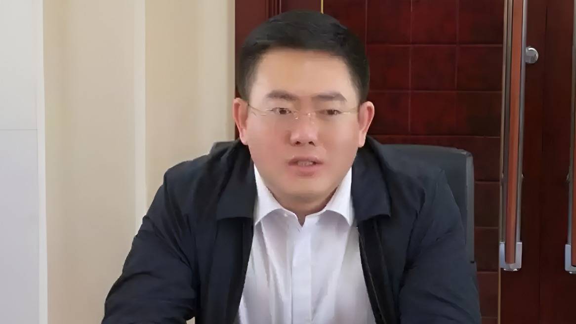 34岁升正处、38岁当县长,被免职半个月后,邢树纲官宣落马