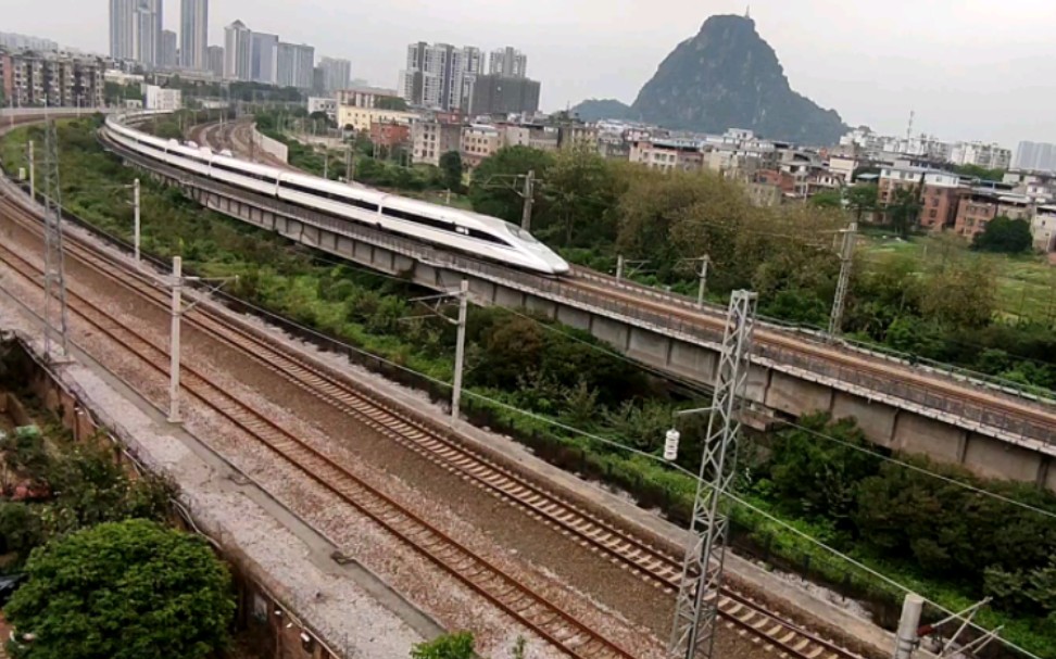 【中国铁路·衡柳线】G432次列车(南宁东～武汉)通过柳州市广雅大桥...