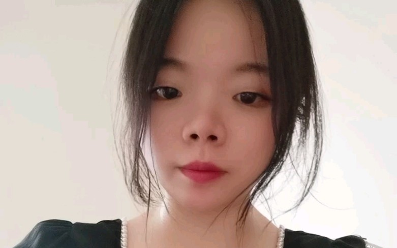 网友质疑陌生人撬锁入住家属索赔151万真实性,房主刘女士真人出镜解释