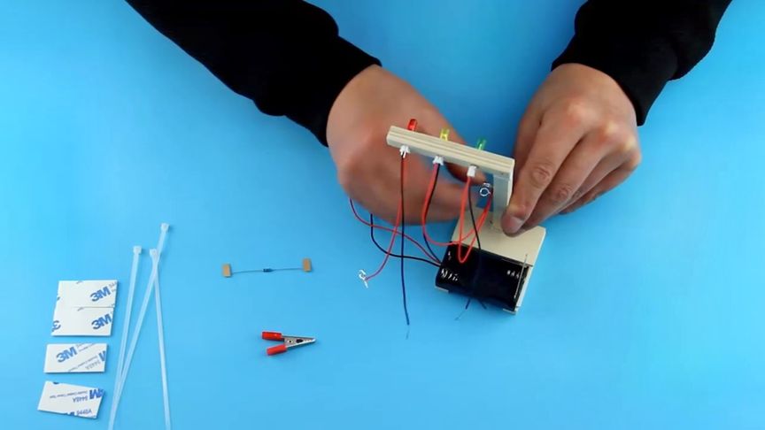 好奇小匠奇趣实验袋之科技制作交通红绿灯