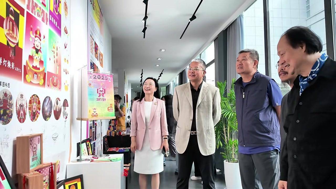 ...设计作品展于近期开幕,展览以"创意赋能,共筑江海文化新篇"为主题,...