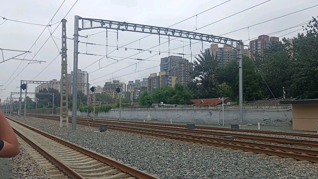 水南庄道囗 K1302次列车