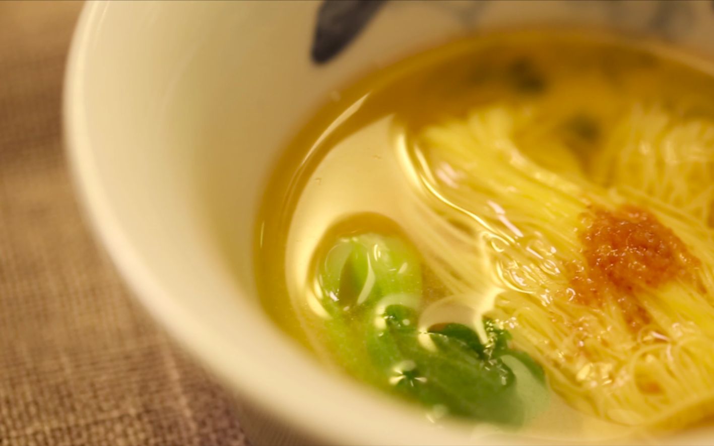 他用半米长的大刀,切出世界上最细的面!