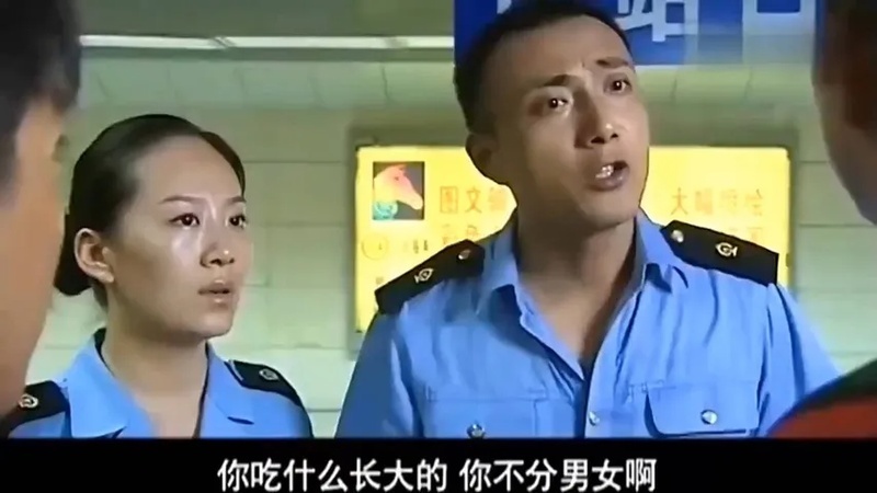 残疾人没残疾证,被检票员刁难,退役武警霸气:你有人证吗?