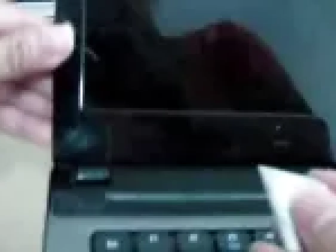 笔记本显示屏拆卸安装过程