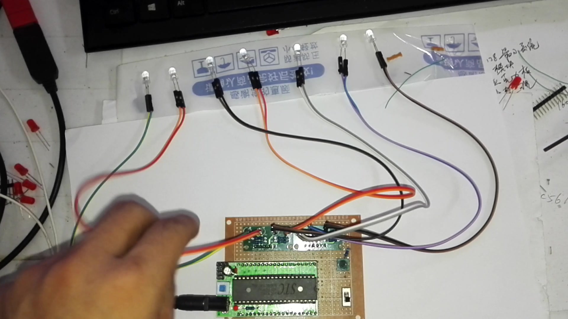 基于51单片机的钢琴演奏音乐节拍器音乐频谱提示灯设计DIY设计/开发...