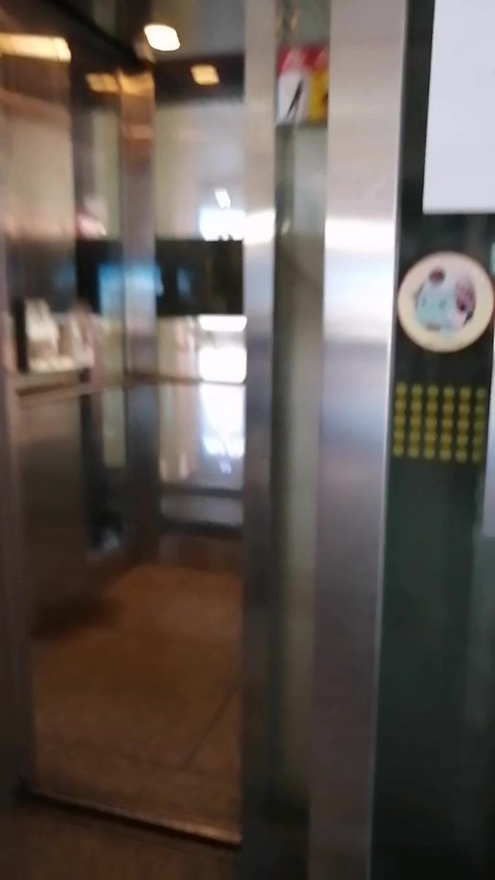 地铁里的蒂森观光电梯