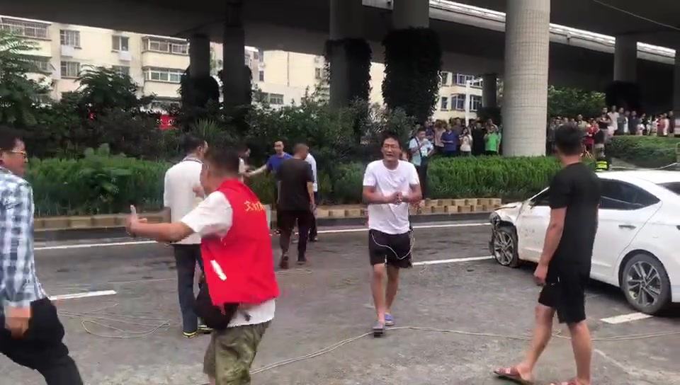 暴雨后,郑州上演“众人划桨开大船” 河南加油