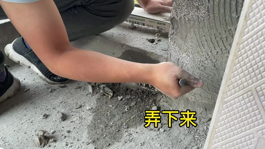 用堵漏灵堵了一个洞,剩下的边角料随便堵堵其他地方,以免浪费ߤ