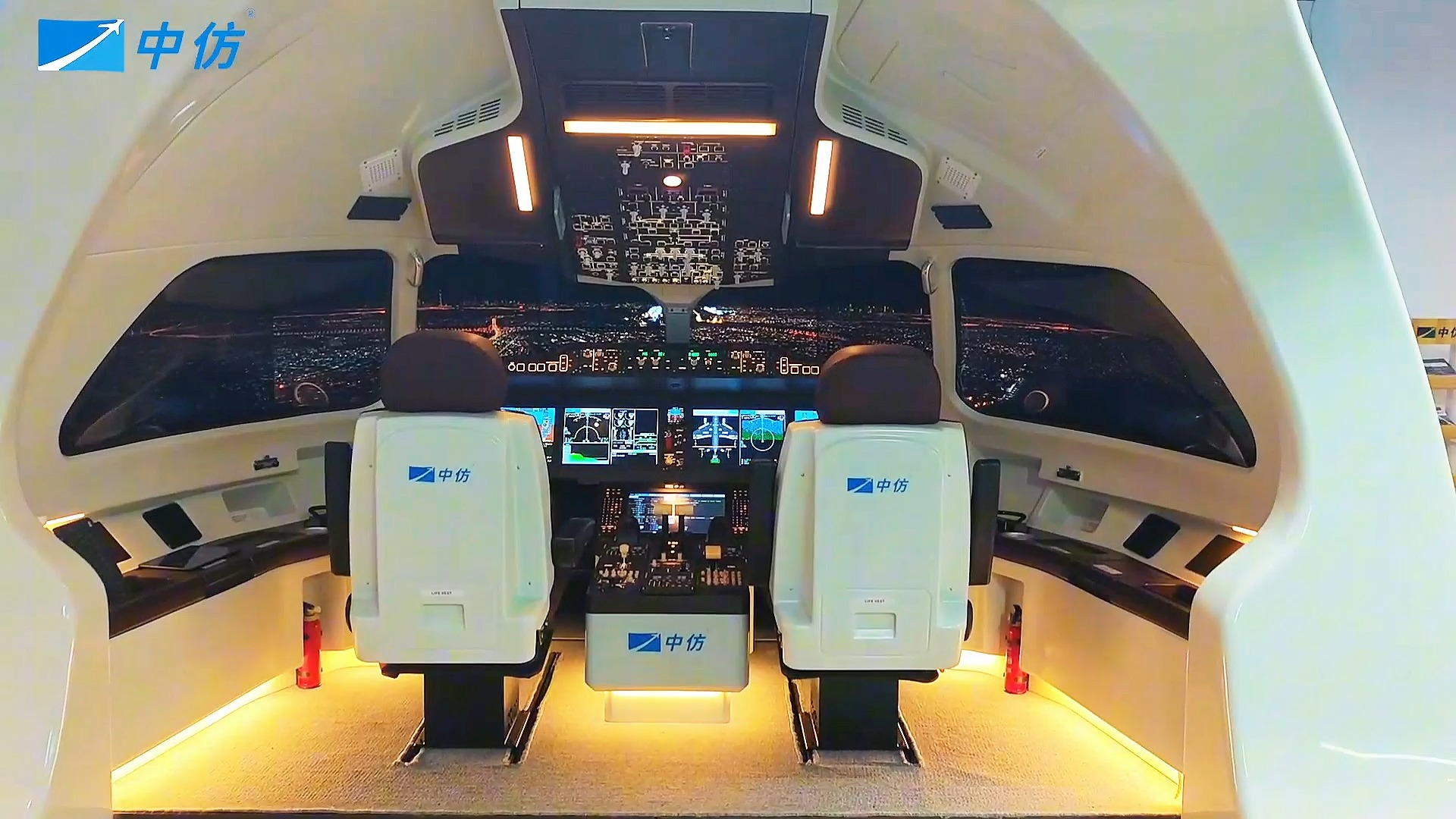 中仿航空科普研学设备——C919飞行模拟器,带你畅游迪拜!