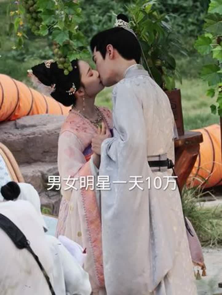 原来吻戏是真亲呀,演员为艺术献身幸苦了!#明星