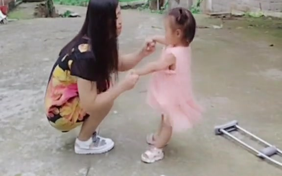 经过死里逃生成为高截肢残疾,如今独自一人带两个孩子,没工作没收入,...