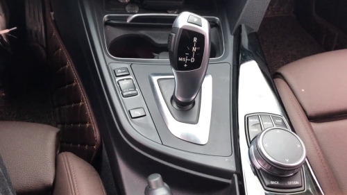 自动挡车怎样开?老司机演示给你看,新手一分钟学会