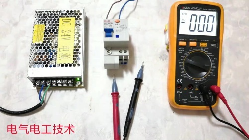 万用表测电压太简单!教你搞定L线N线!(1