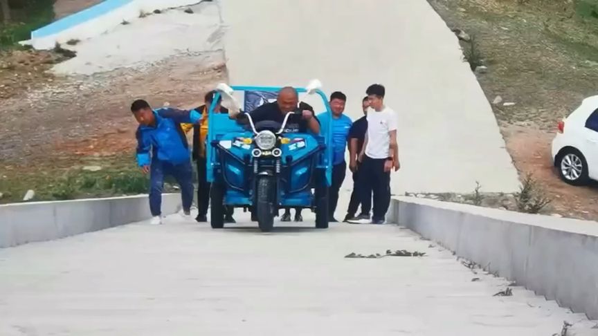 五羊电动三轮车