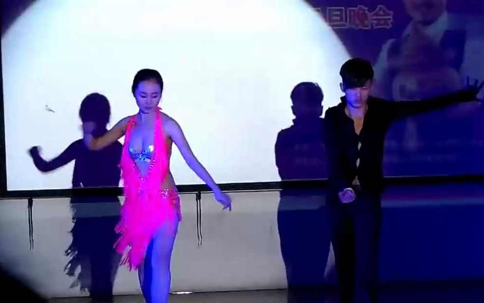 【正经的校园舞蹈】学院元旦晚会性感拉丁舞表演