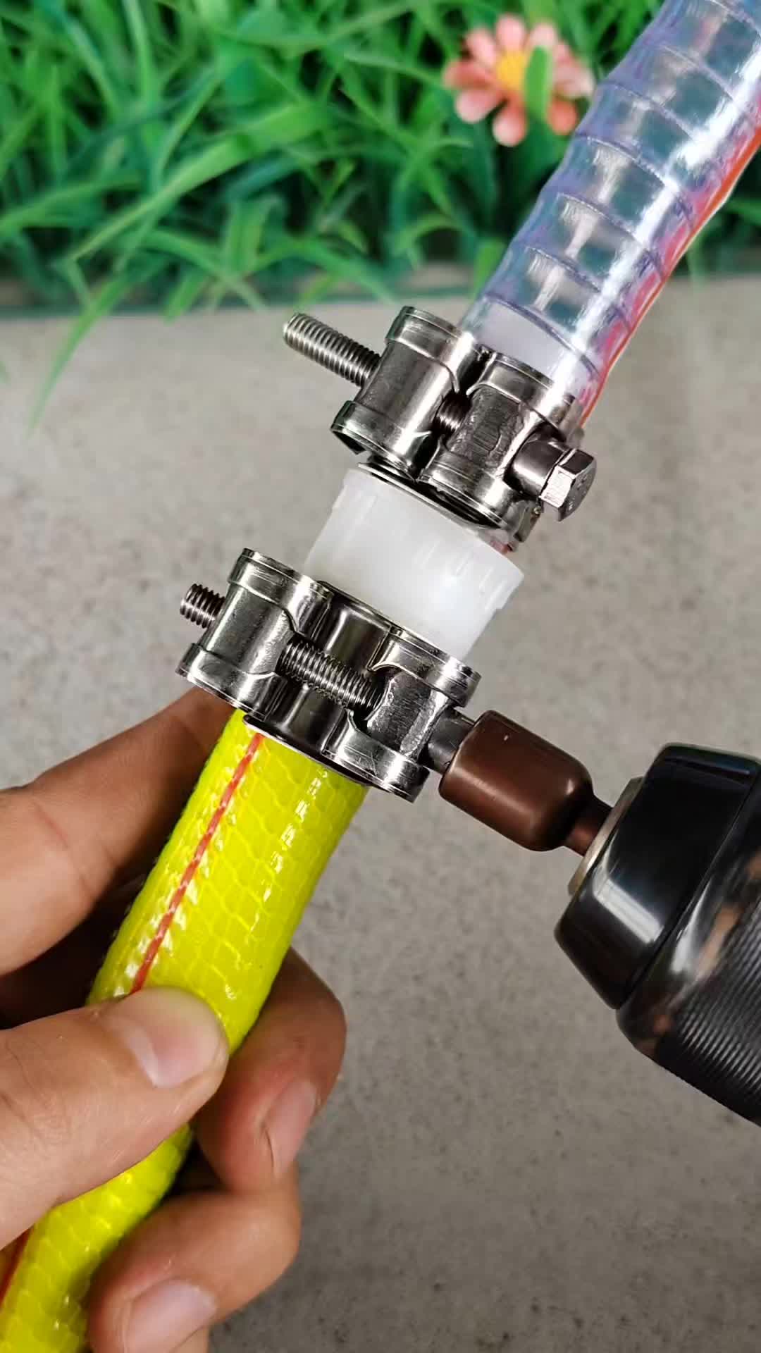 固定水管,燃气管啥的就用这个不锈钢卡箍,固定结实又美观#卡箍 #管卡...