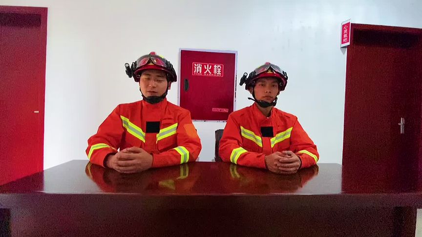 #消防知识 “调皮”的 #消防蓝朋友 教你如何正确使用消防栓!