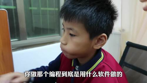 六年级小男孩学编程,花三天时间敲445行代码,做出了飞机大战