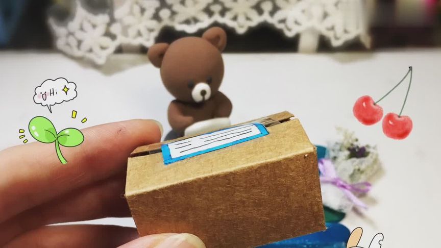 今天我们DIY一个纸箱,让玩偶娃娃也体验一下收快递的感觉