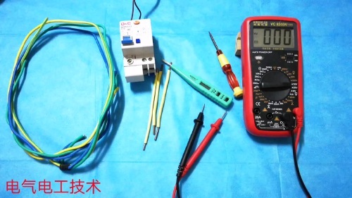 万用表不止查故障!这两招教你玩转新技能(1