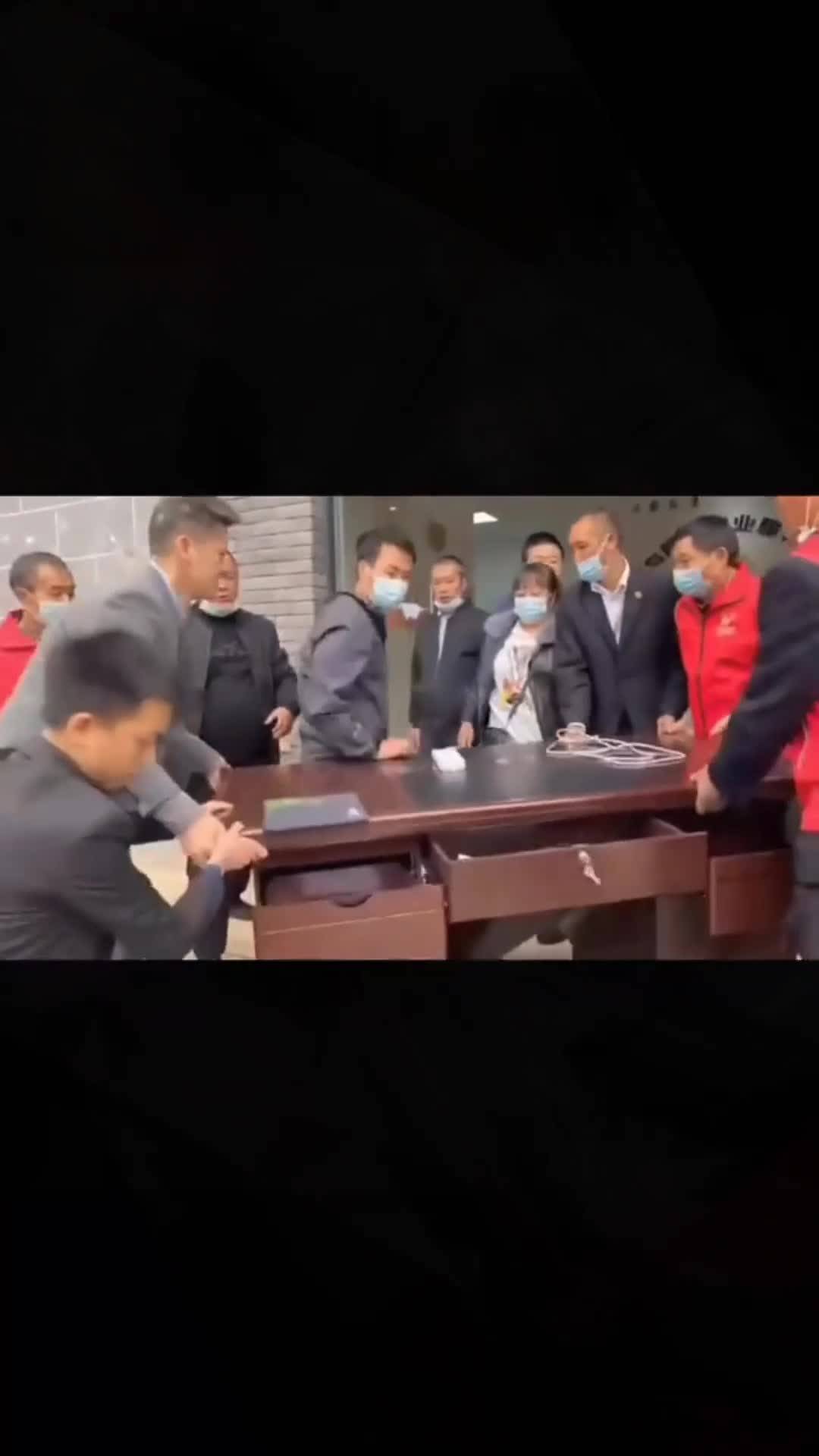 业主将物业请出小区后从此自己当家作主