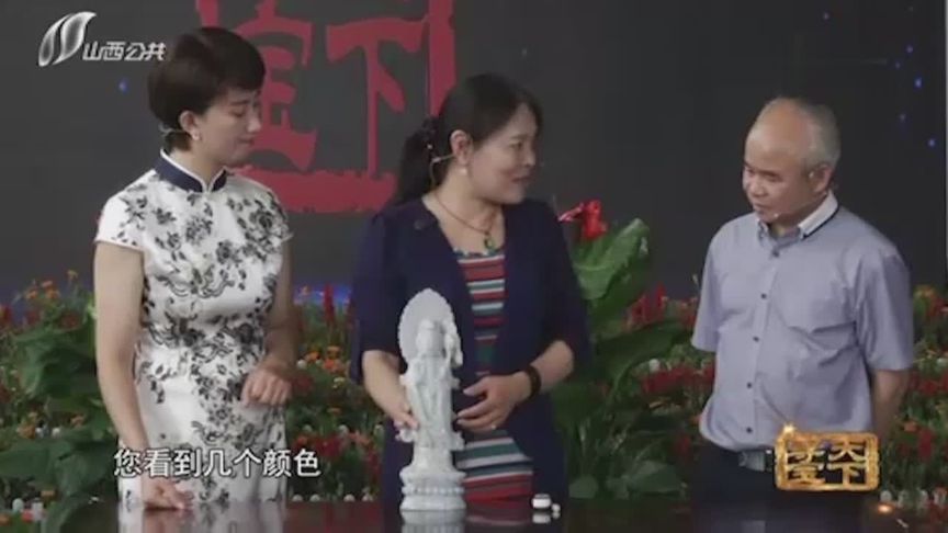 收藏老手拿出心爱翡翠做鉴定,专家:是个好东西,只可惜是近代的