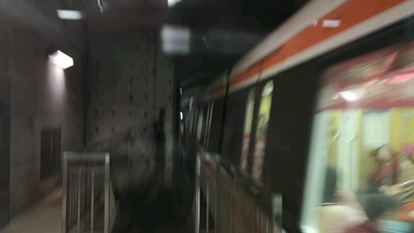 杭州地铁2号线凤起路出站
