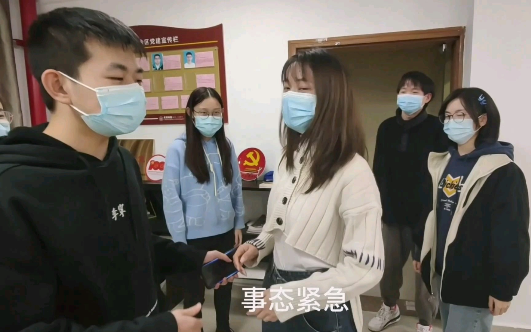 ...举国抗疫医肺炎”到“个体防护治感冒”:新冠病毒疫情防控模式的变迁