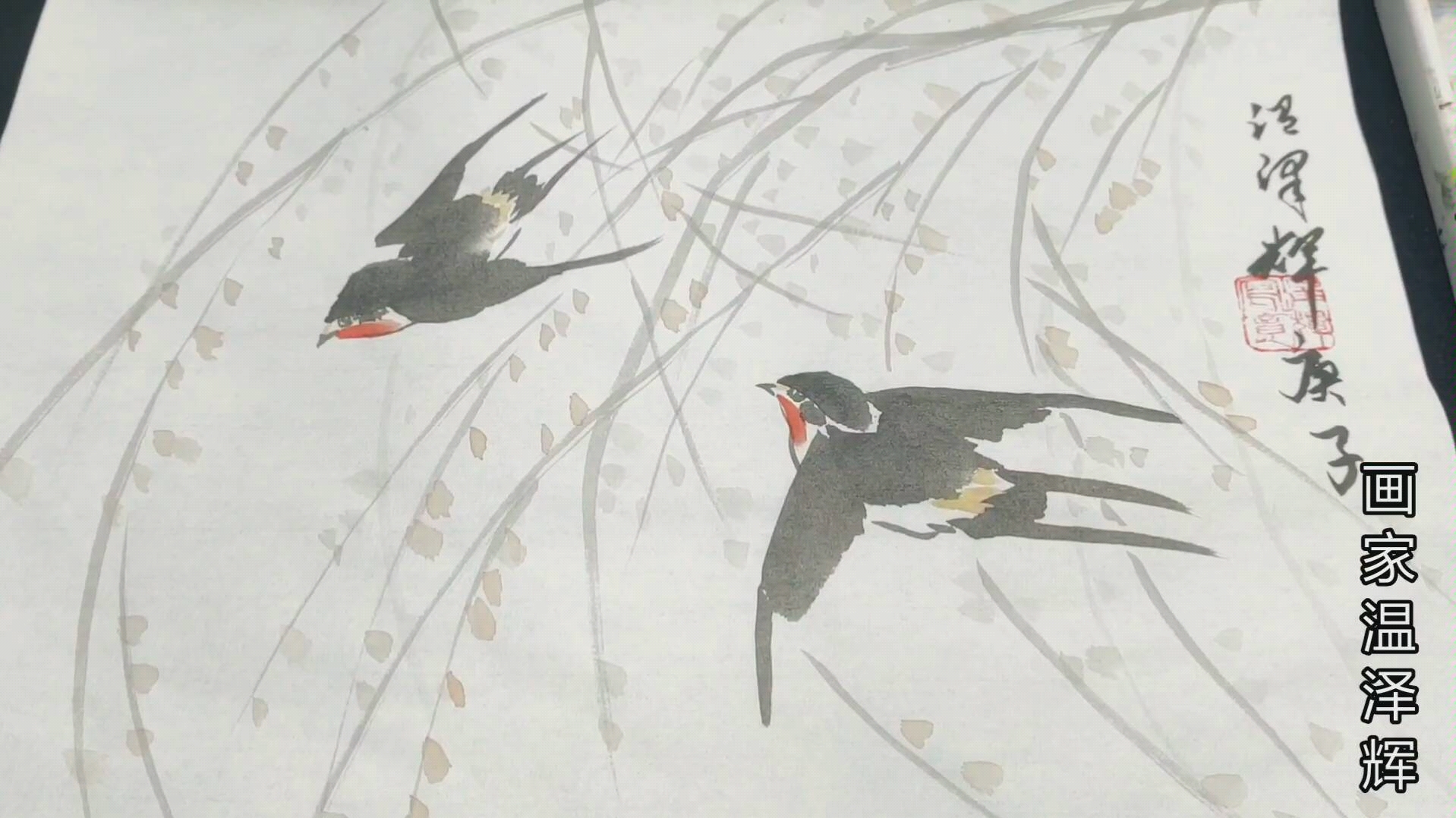 燕子的画法,只用墨汁和朱砂色,寥寥数笔画小燕子