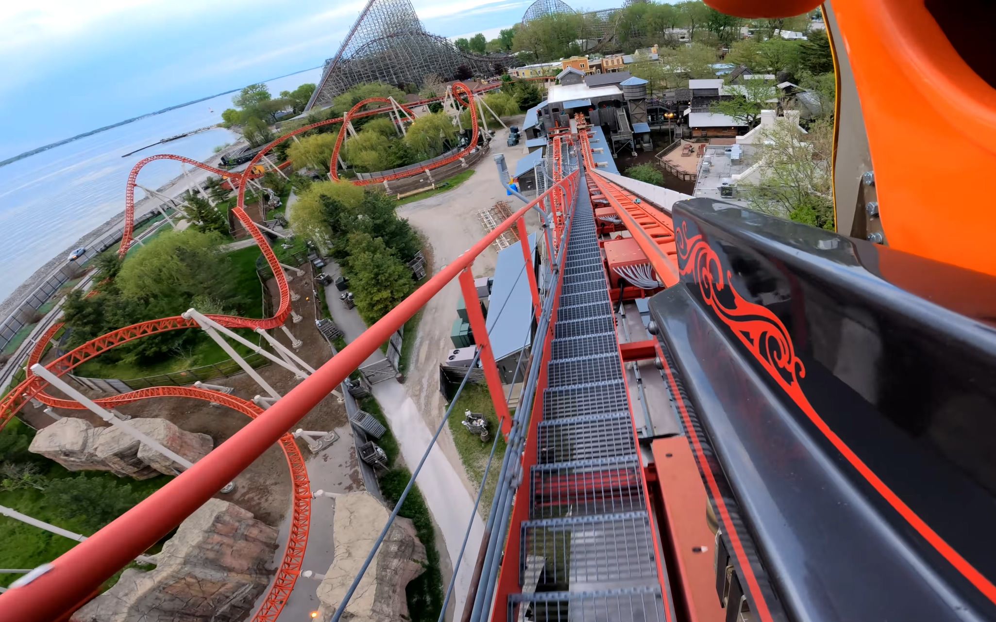 【4K60帧】反向视角:野马(Maverick)过山车|雪松点游乐园|EastCoasters