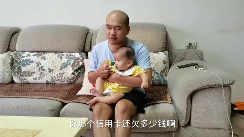 小九月还欠了15000元信用卡,小张看在儿子份上,帮她再次还清