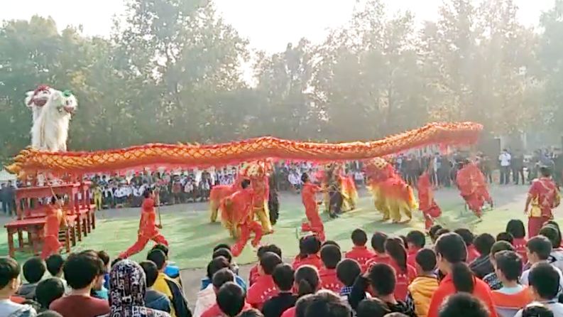 武术学校的运动会,简直是普通学校的运动会没法比的,不信比比