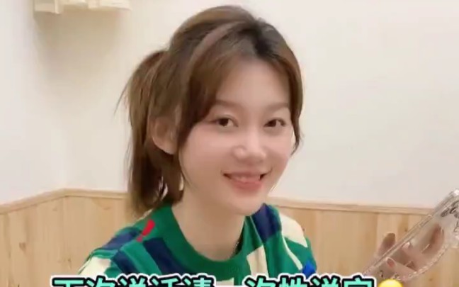 张芮尔美女车模,日常疯癫,逗比无敌了