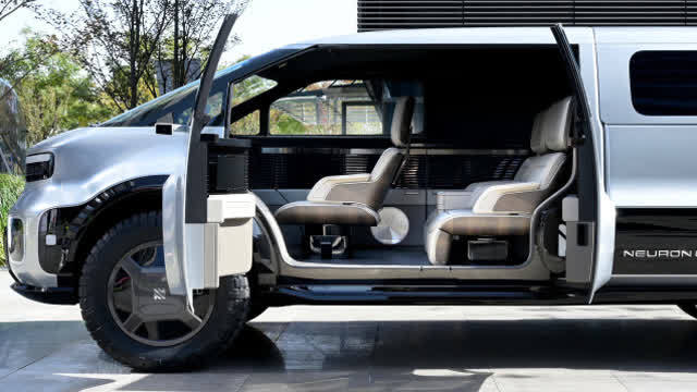 新车厂叫板特斯拉!造纯电动皮卡,模块化设计自由变换形态