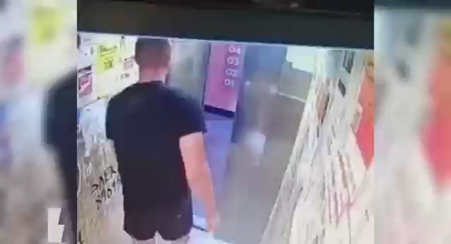 注意!电梯事故!遇到电梯轿厢意外移动,非常危险!一定要保护好自己!