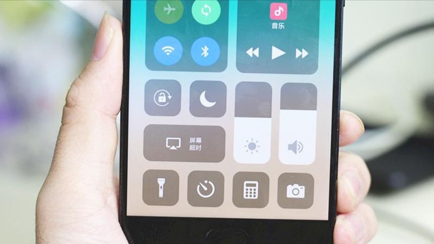 iPhone11太贵买不起?教你给小米手机装个iOS系统,比苹果还流畅