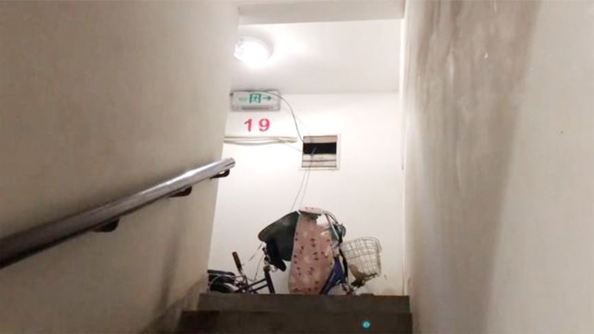 电动车起火事件频发 记者调查:他们为什么非要推电动车上电梯?